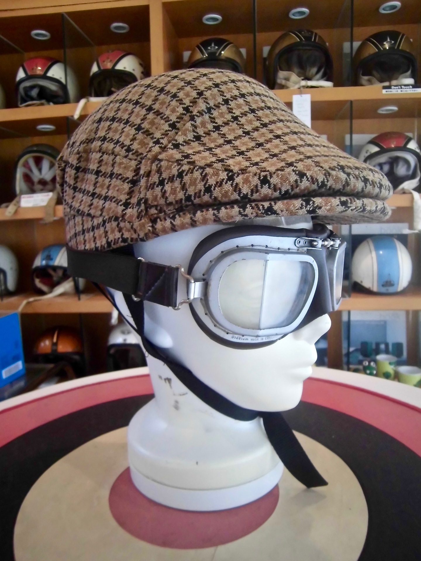 SKULGARDE CHAS OWEN & Co: D.Lewis